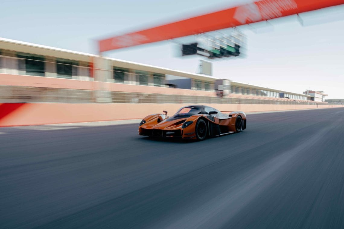 "Adamastor Furia réussit les tests sur piste avec distinction." - AutoGear