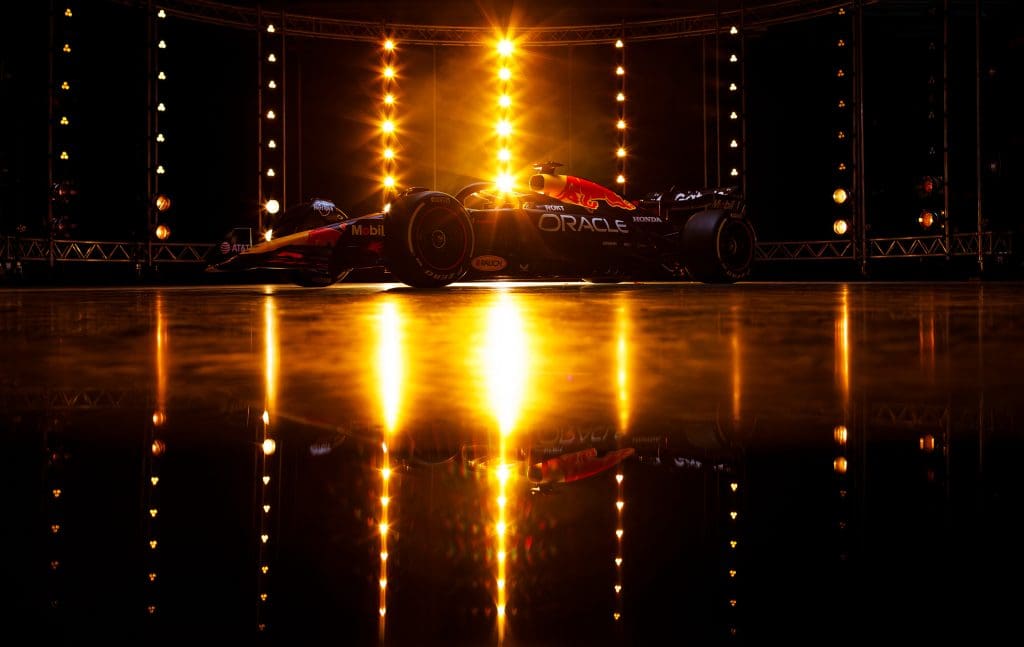 独占先行公開：レッドブル、2025年F1シーズンに向けたRB21カーを発表 - AutoGear