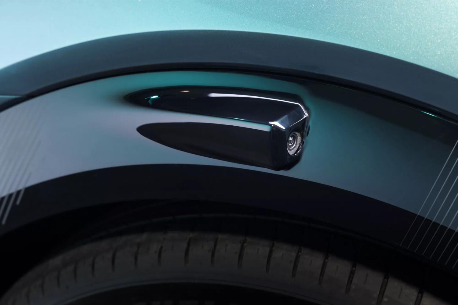 Renault Emblème: the vision of a low-carbon family car.