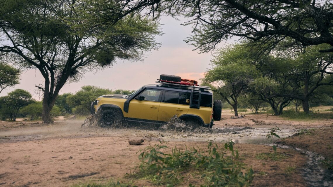 Land Rover wird die neue Defender 110 Trophy Edition in Goodwood ...