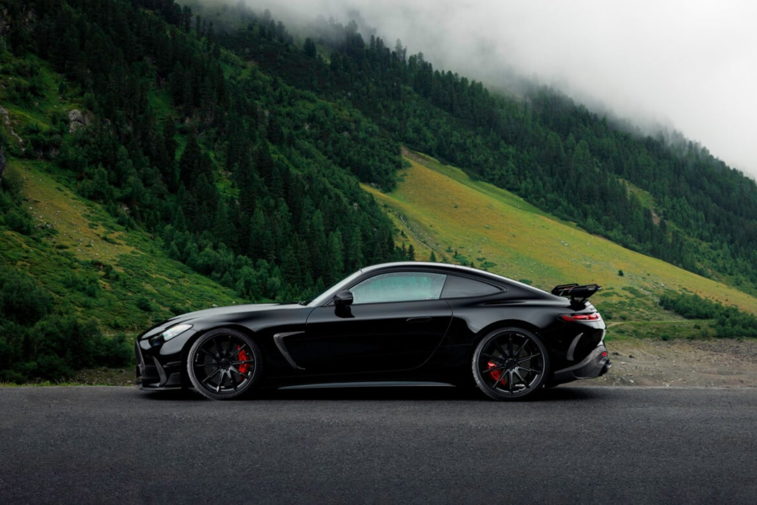 Brabus 100: um superdesportivo radical híbrido plug-in - AutoGear