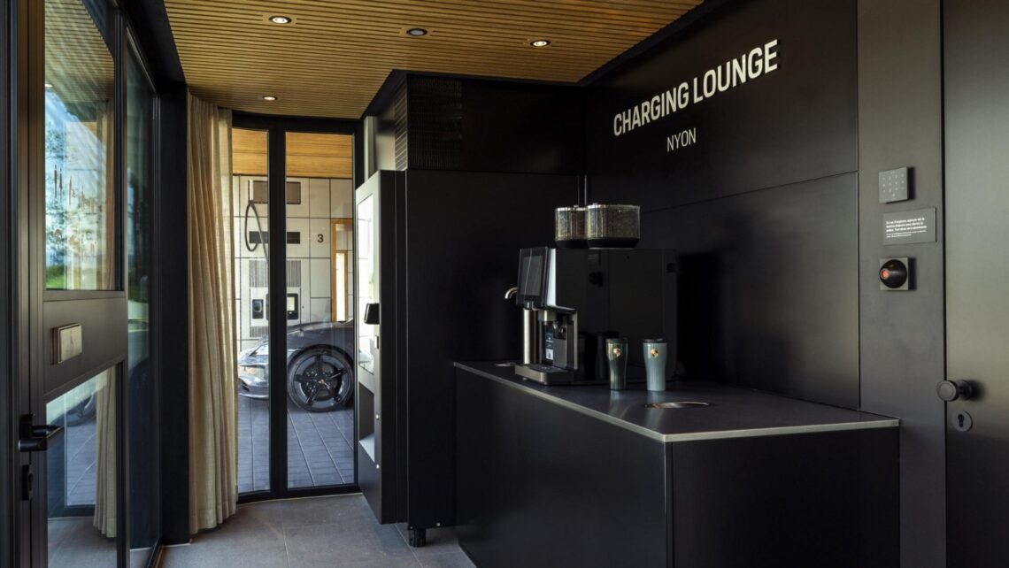 Porsche opens its first "Charging Lounge" in Switzerland.