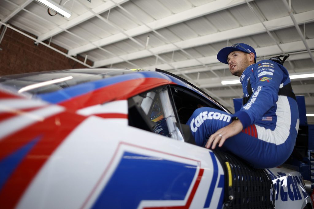 Kyle Larson doação Kyle Busch: gesto comovente na NASCAR