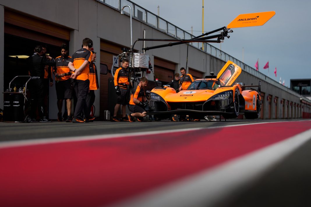 McLaren Racing unleashes groundbreaking MCL-HY on track: a historic ...