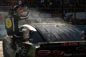 Shane van Gisbergen desafia as probabilidades para dominar em Watkins ...
