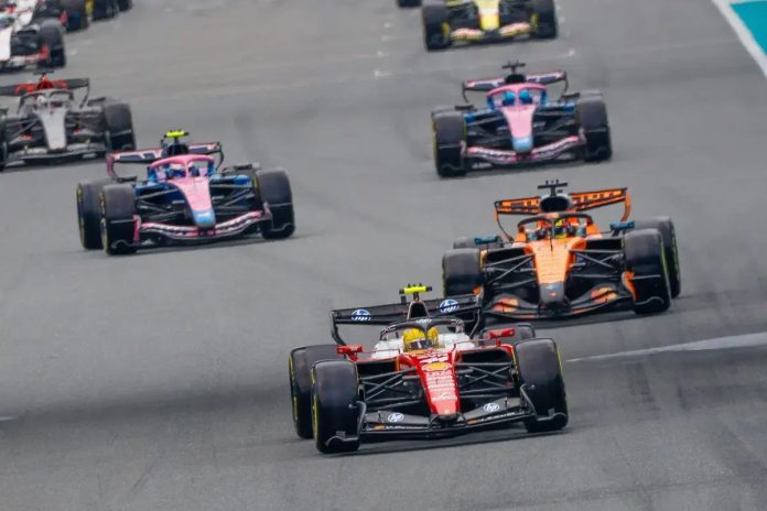 A Ferrari enfrenta um retrocesso alarmante enquanto Lewis Hamilton luta ...
