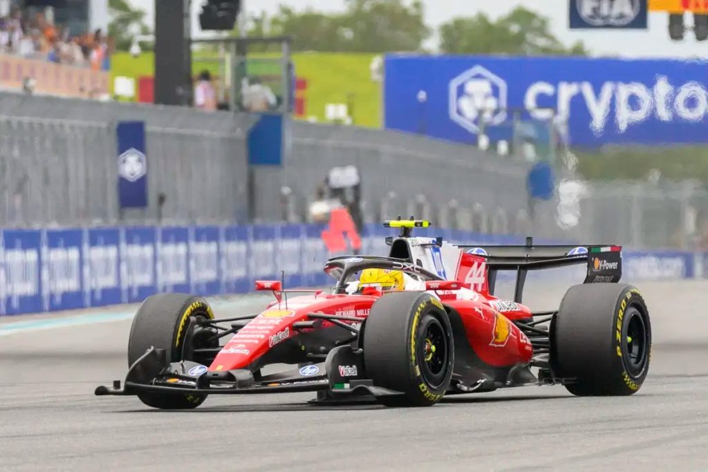 Lewis Hamilton apela à Ferrari para resolver os problemas de arrasto ...