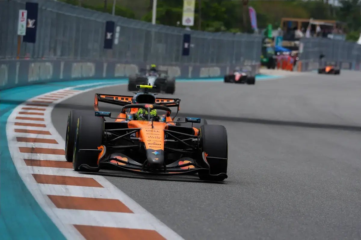 McLaren rejeita a afirmação de Lewis Hamilton: as suas atualizações em ...