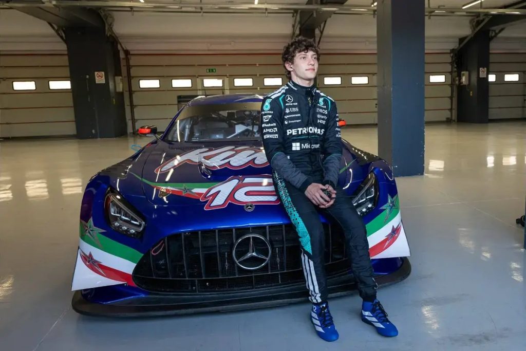 Kimi Antonelli reafirma lealdade Mercedes em cerimónia