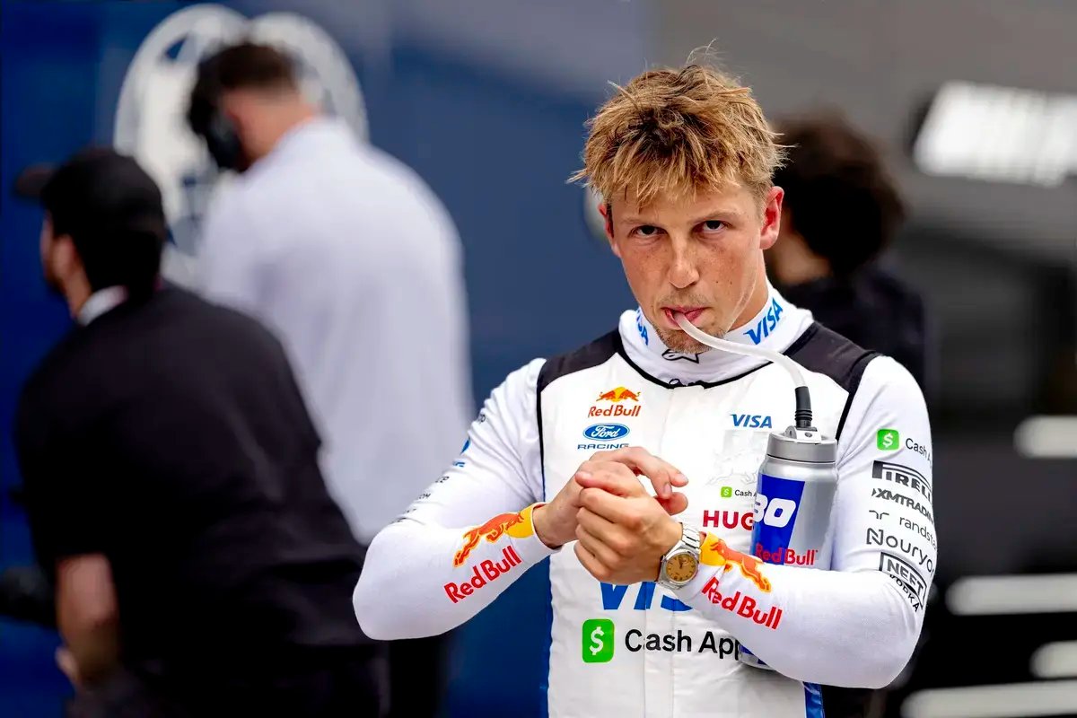 Liam Lawson alerta para rivalidade acesa com Sergio Perez