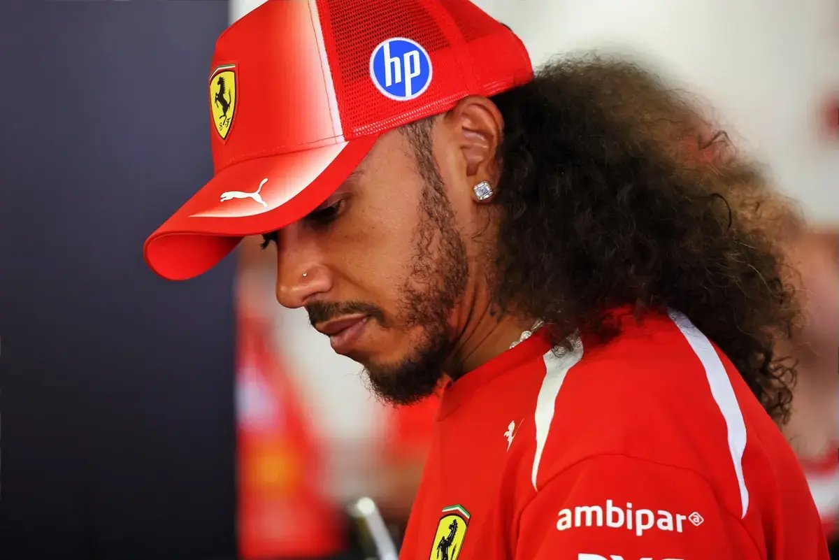 Hamilton acredita que Ferrari pode chegar ao topo da fórmula 1 em 2026