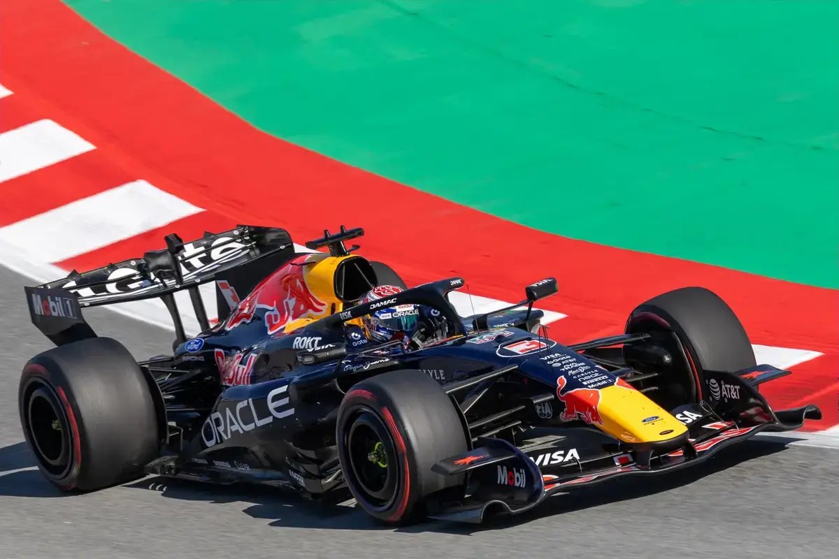 Hamilton e Verstappen lutam com falta de aderência no GP de barcelona
