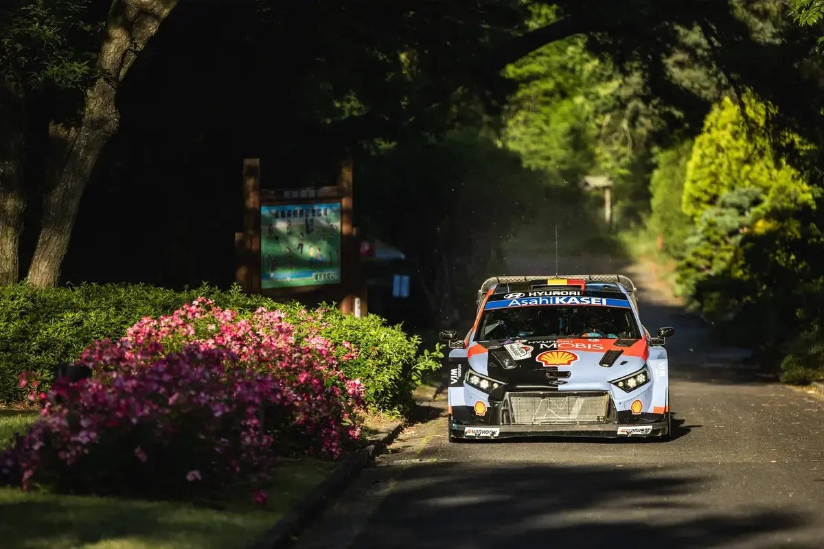 Pilotos da Hyundai aliviados com fim da época de asfalto no WRC