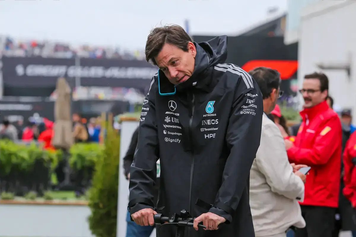 Toto Wolff alerta para ordens de equipa após batalha entre Antonelli e ...