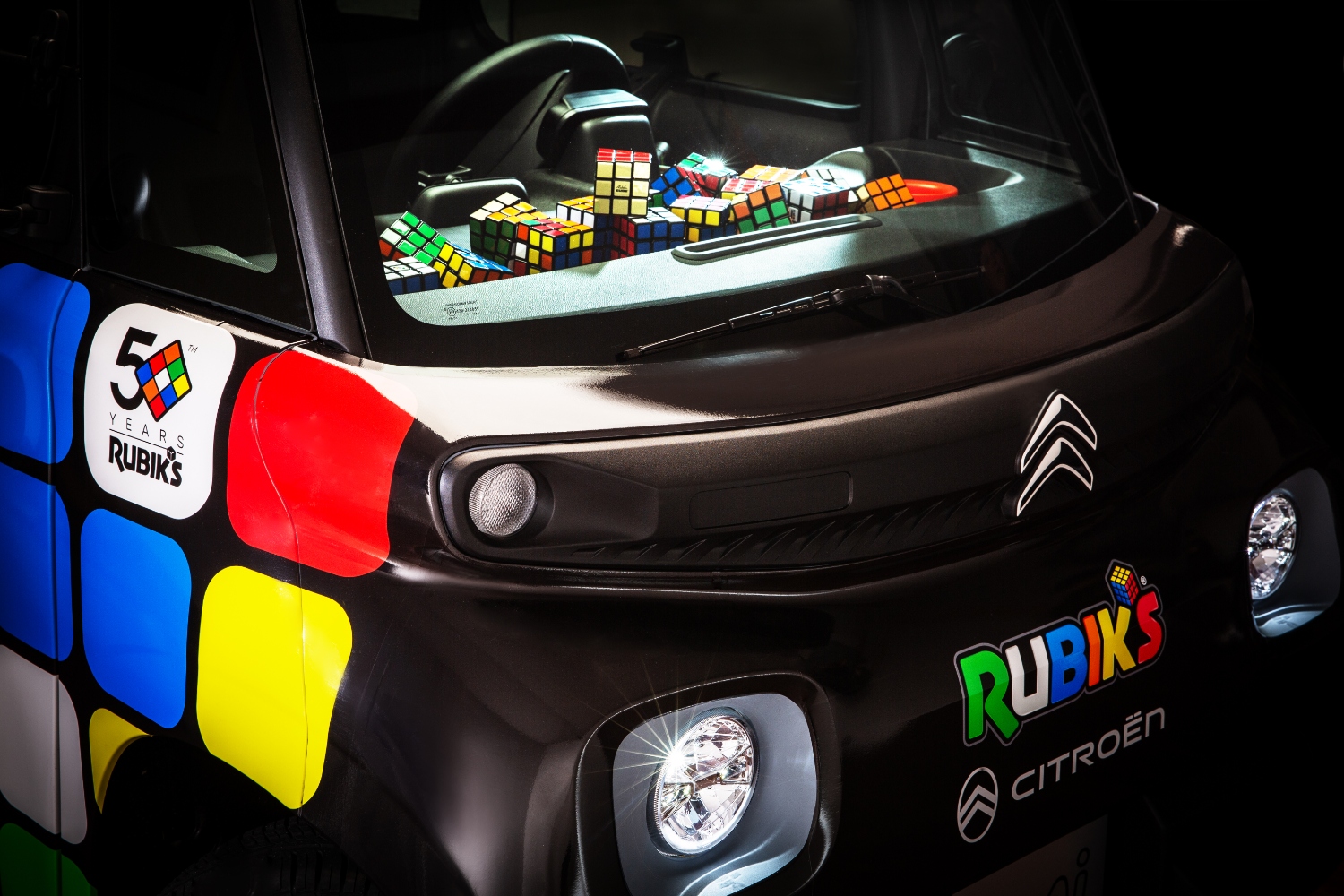 Citroën Ami célèbre les 50 ans du Rubik's Cube - AutoGear