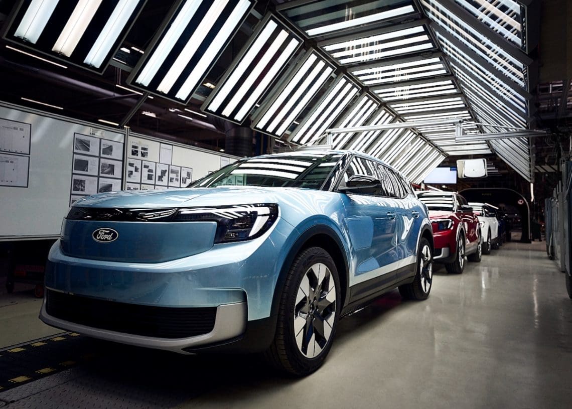 Ford's factory in the UK begins production of the electric engine for ...