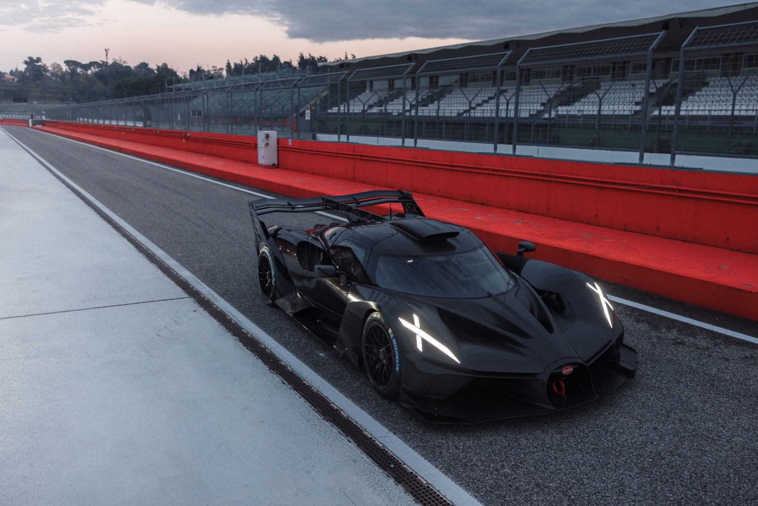 Bugatti is already preparing the start of deliveries of the Bolide and ...