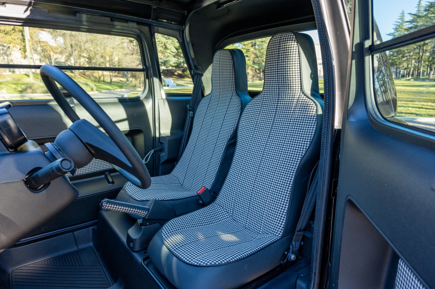 Citroën Ami ganha customização de homenagem ao 2CV Charleston - AutoGear