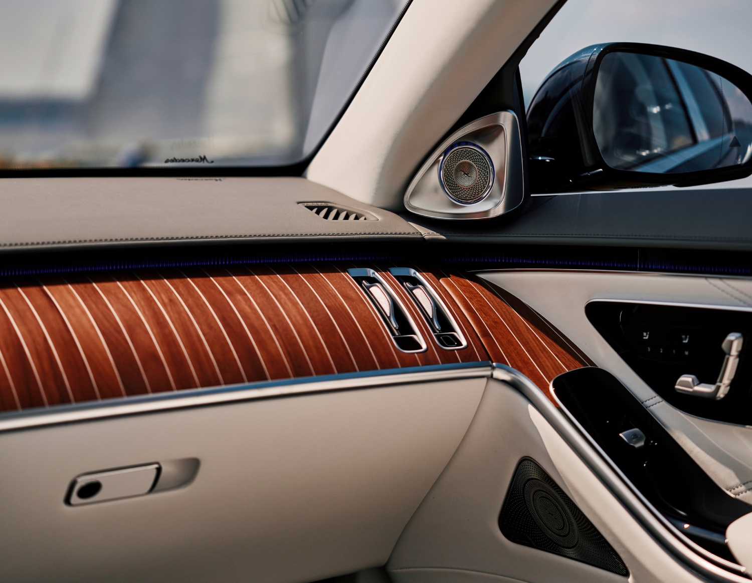 Maybach S680 is a luxury sedan inspired by a sailboat.